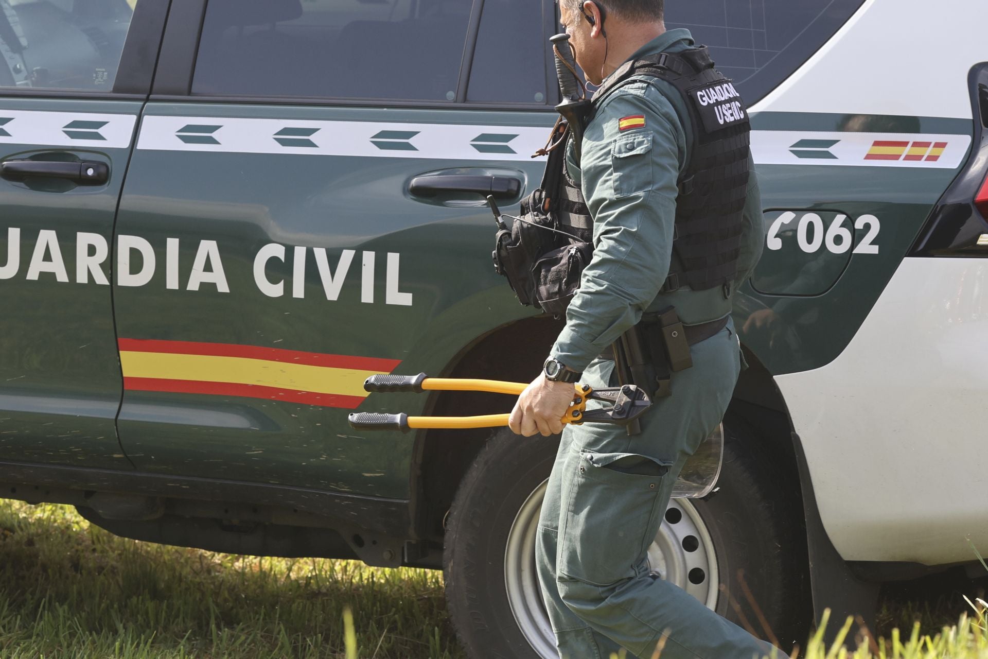 Amplio despliegue de la Guardia Civil por un hombre atrincherado en Grado | El Comercio: Diario ...